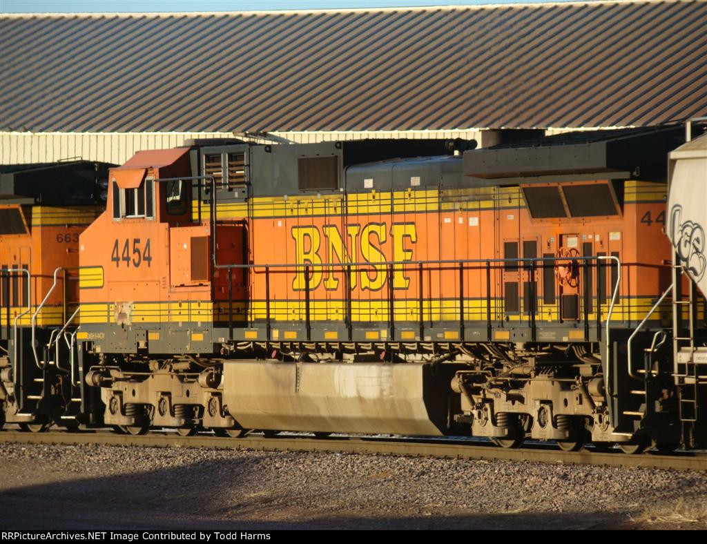 BNSF 4454